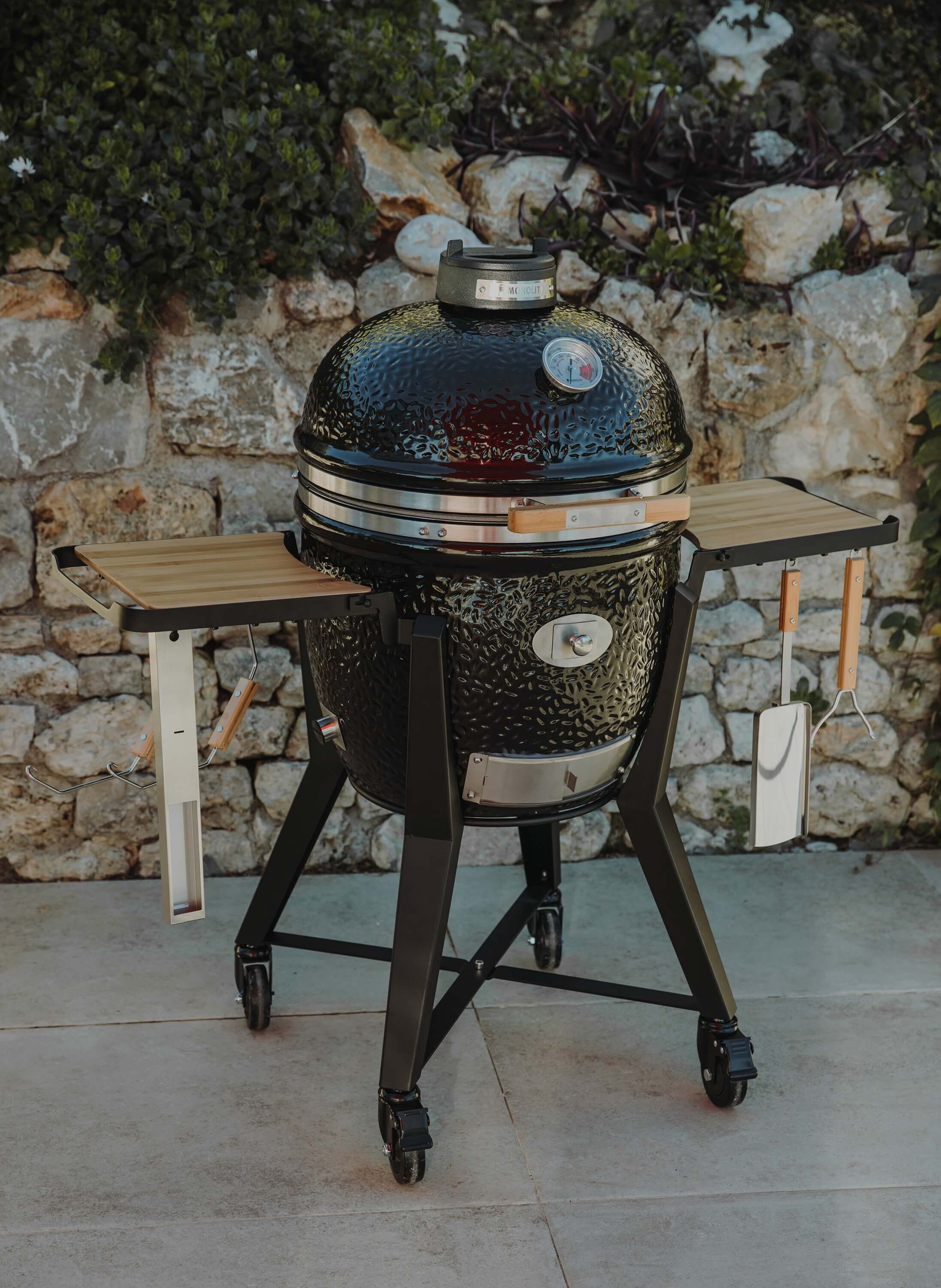 Monolith TWO.55 inkl. Gestell und Seitentischen | Keramikgrill