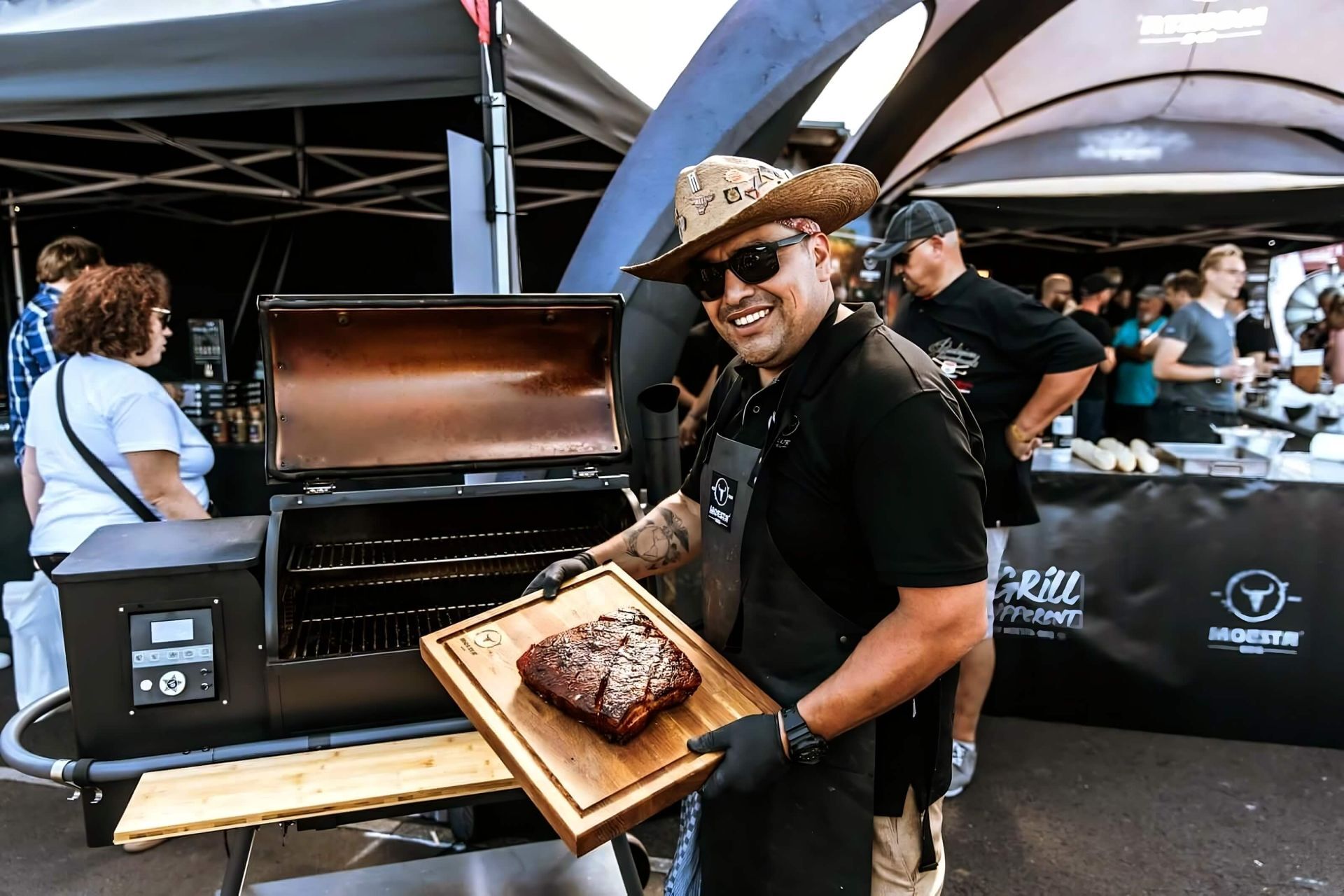Blackburns BBQ: Little Hawk Blackburn - Amerikanisches Barbecue